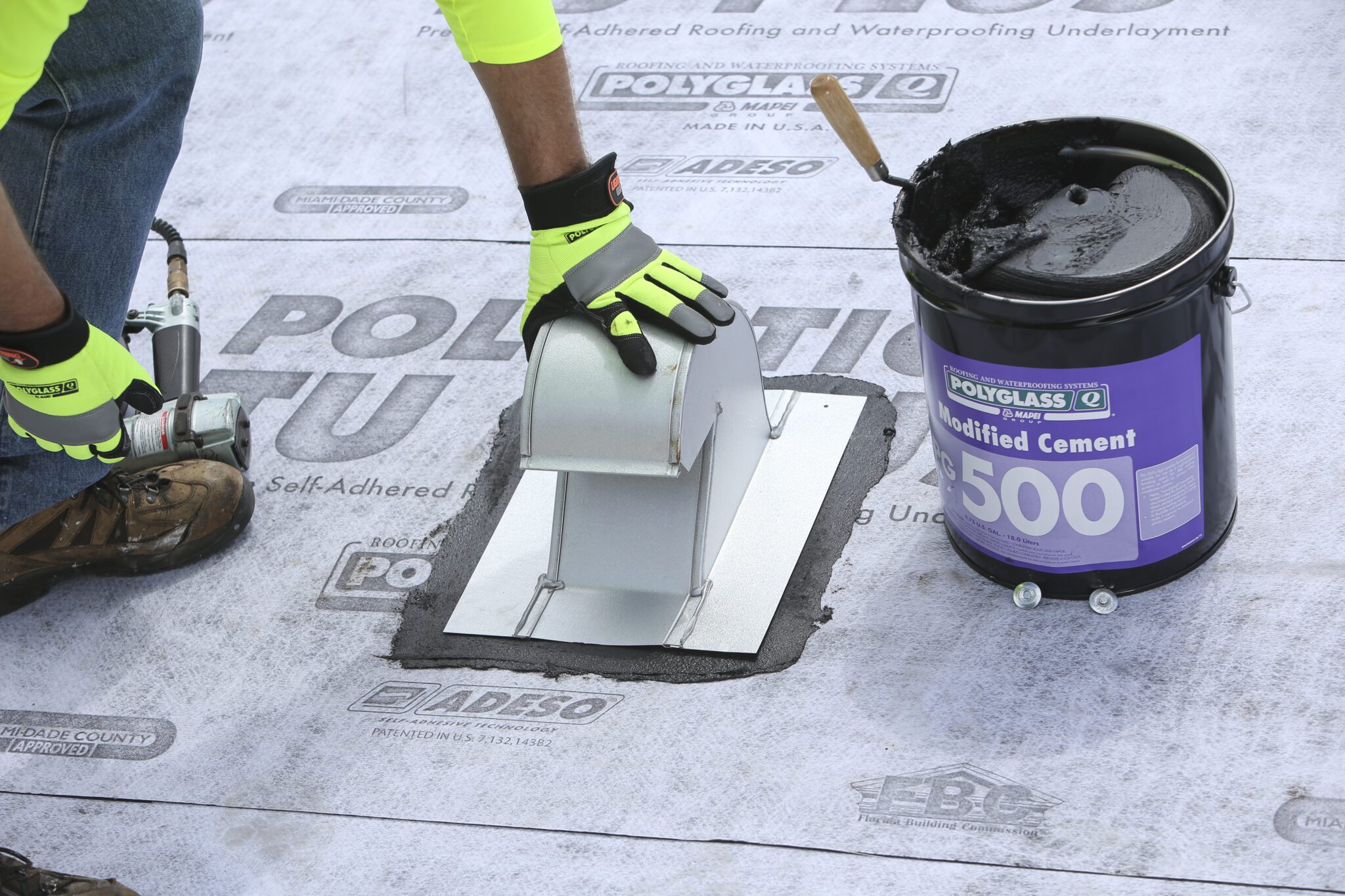 Cómo aplicar impermeabilizante Roof Mastic de Comex